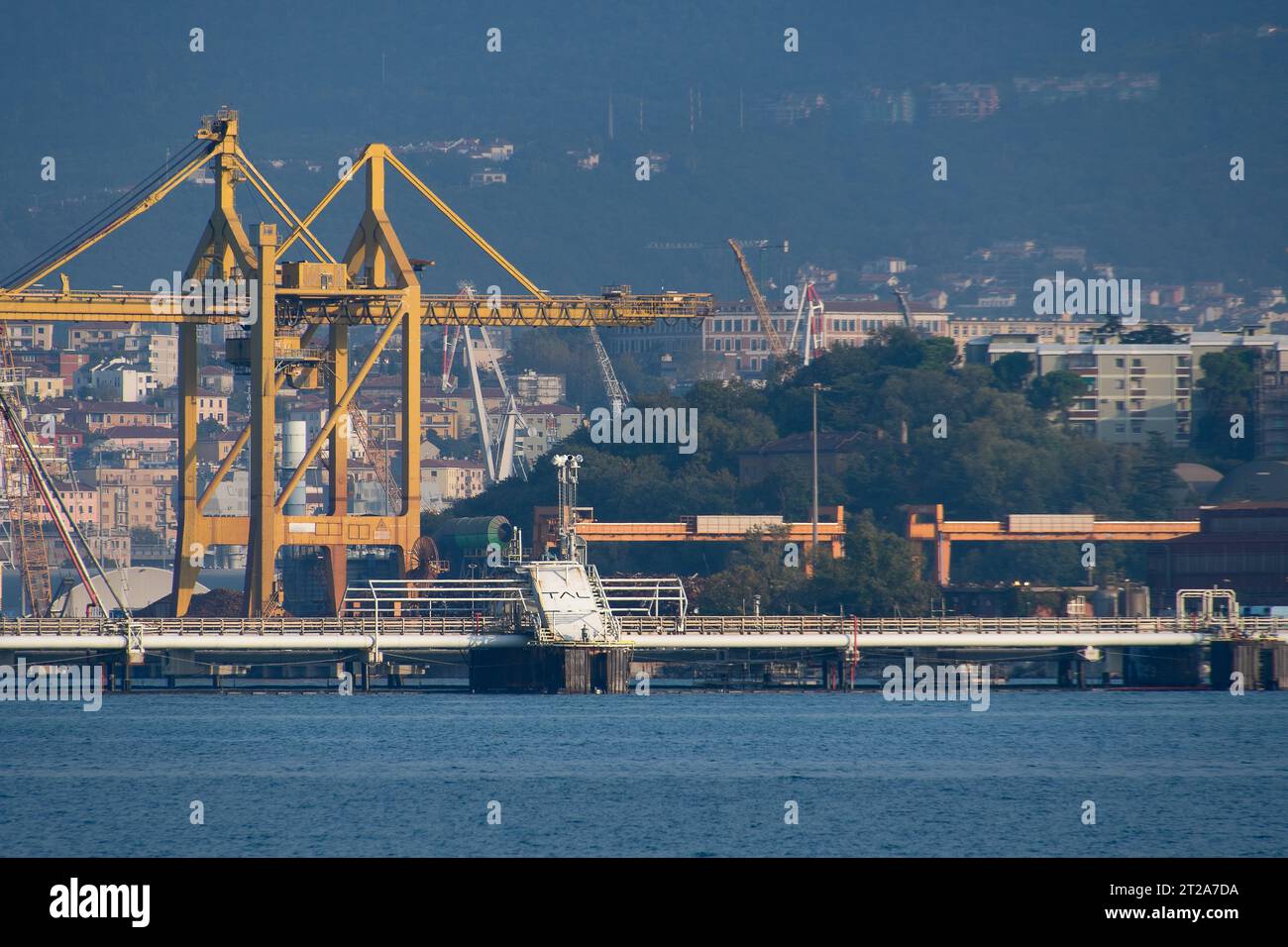 The 753 km long transalpine oil pipeline route (TAL) connects the ...