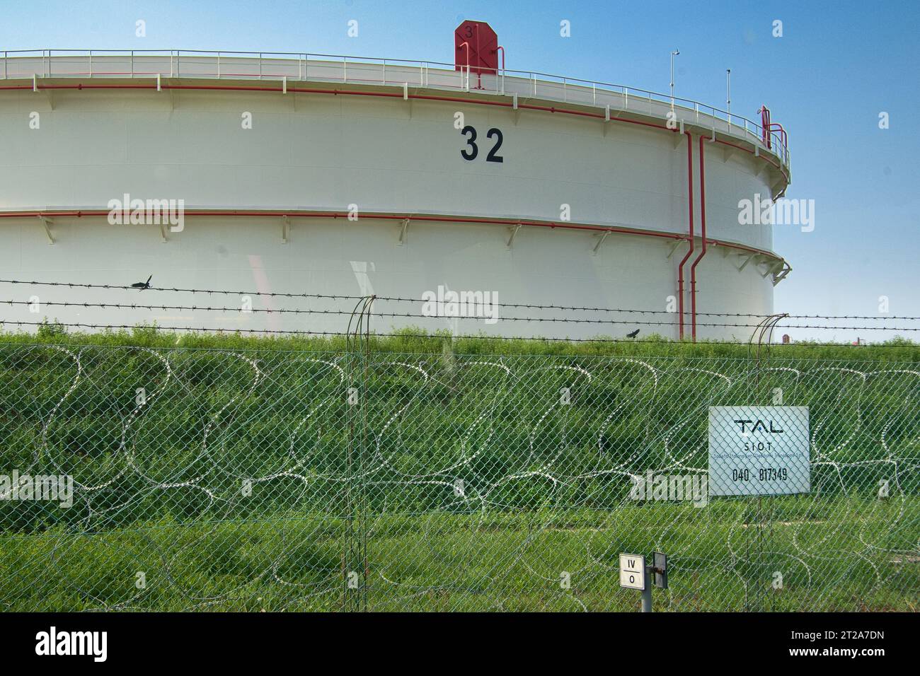 Pipeline route hi-res stock photography and images - Alamy