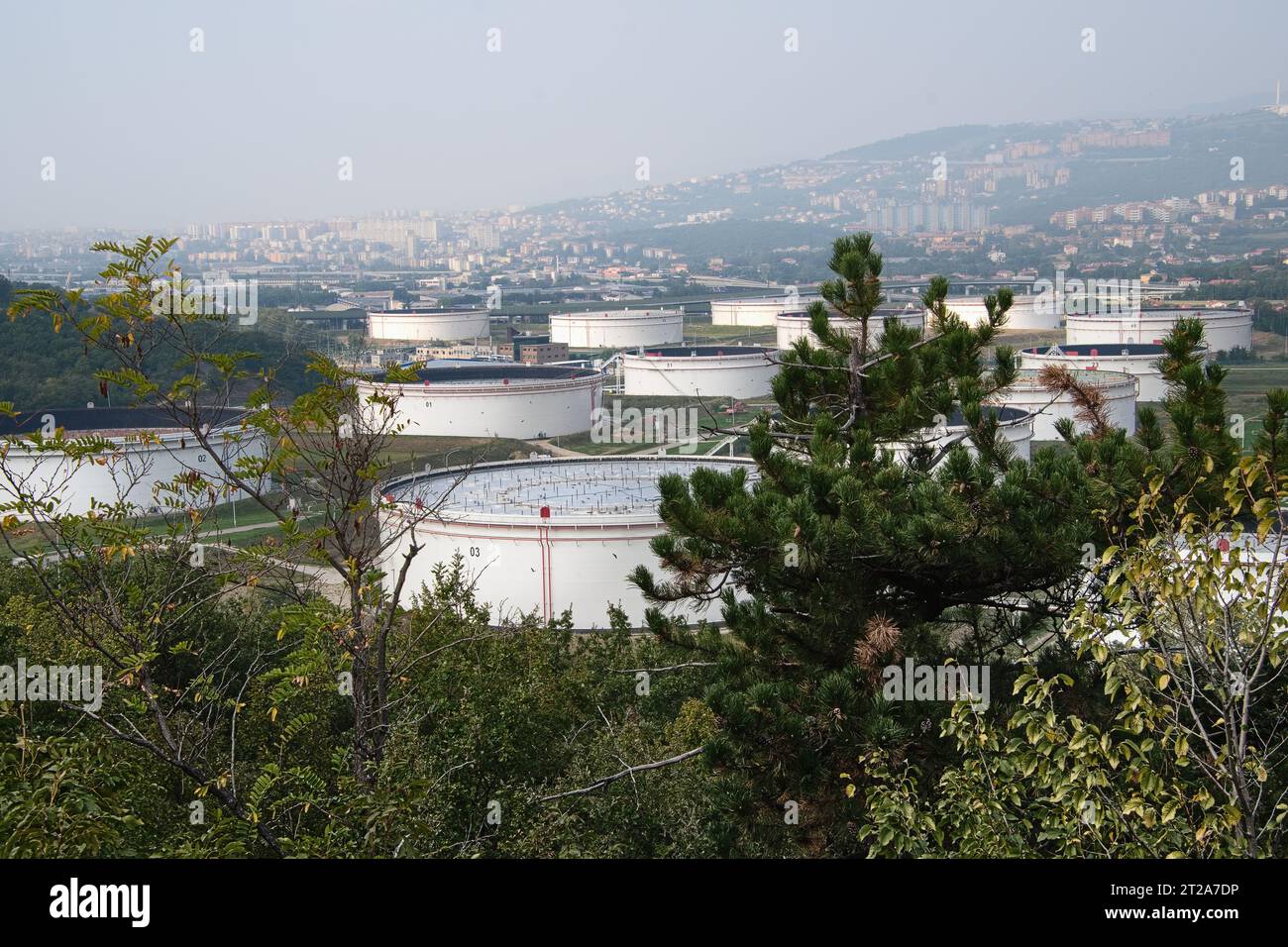 The 753 km long transalpine oil pipeline route (TAL) connects the ...
