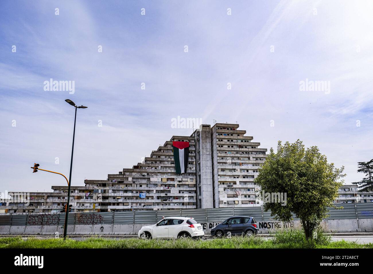 News - Naples, Pro-Palestine demonstrators in Scampia A large flag of ...