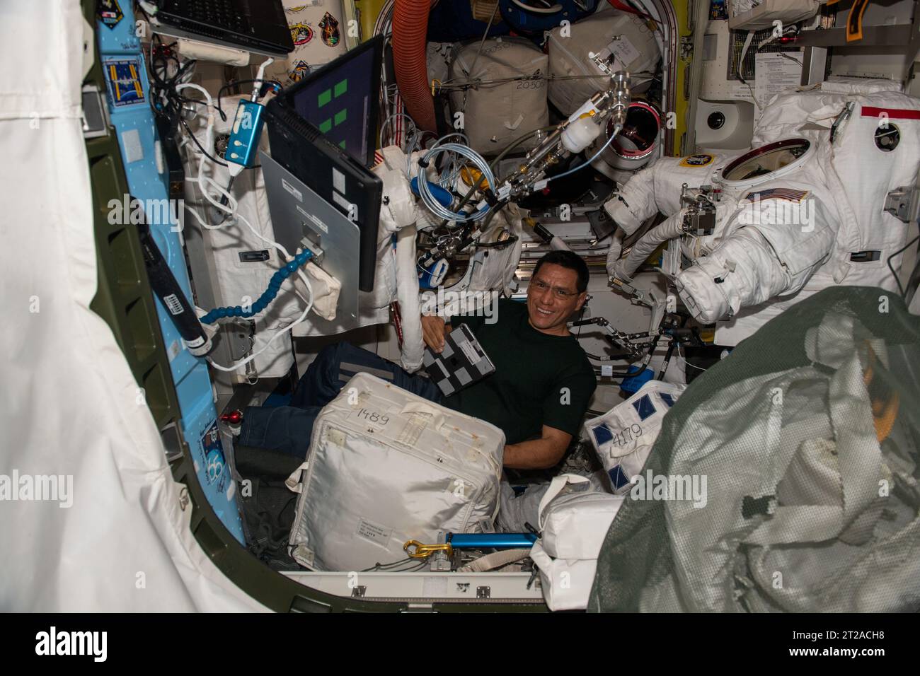 . iss068e020555 (Nov. 2, 2022) --- NASA astronaut and Expedition 68 ...