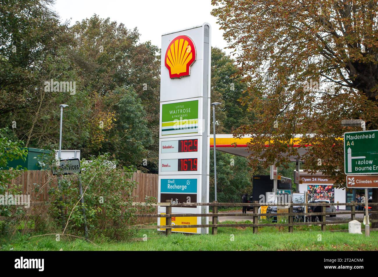 Increasing cost of motoring hi-res stock photography and images - Alamy