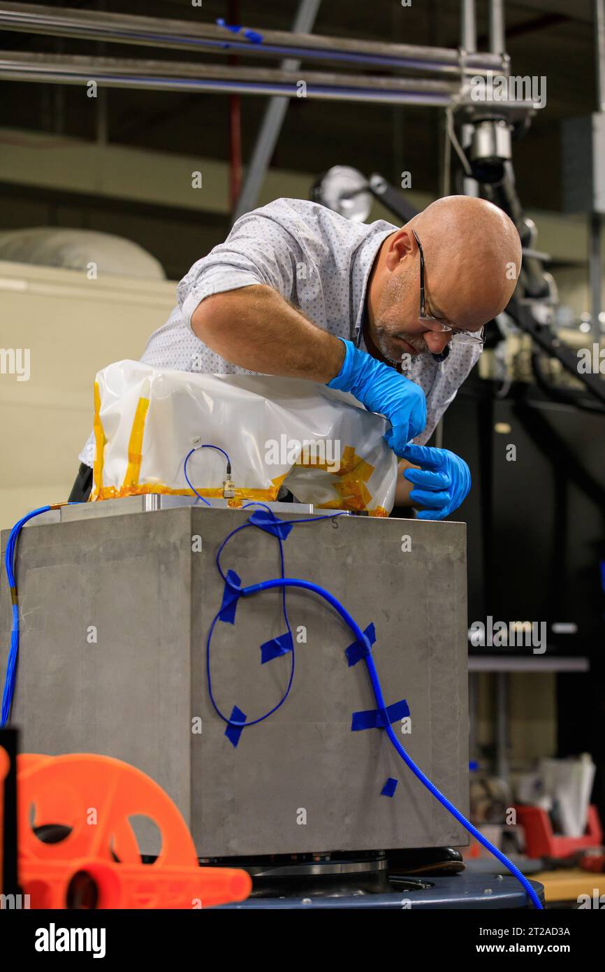 Mass spectrometer observing lunar operations hi-res stock photography ...