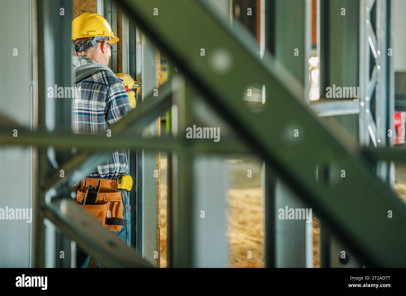 Residential Building Steel Skeleton Frame Construction and the Worker ...