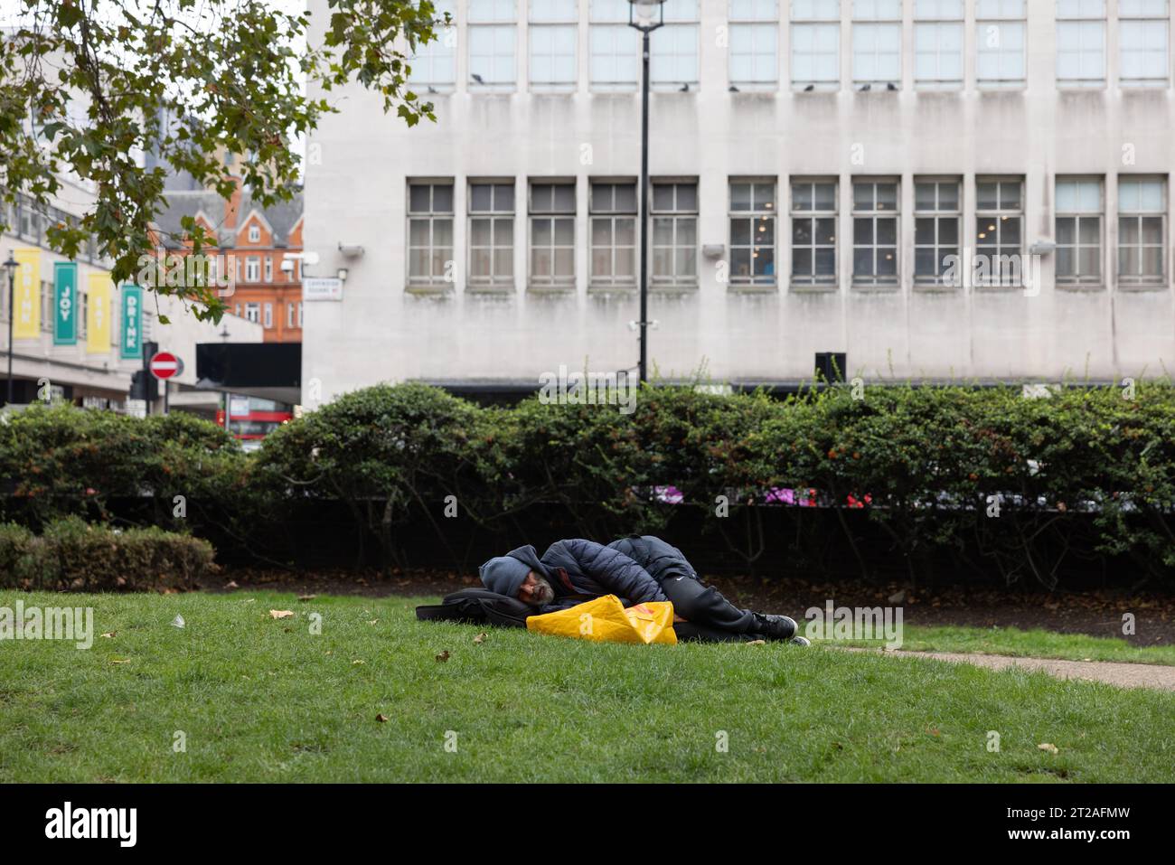 Homelessman, rough sleeping in Cavendish Square on the streets of ...