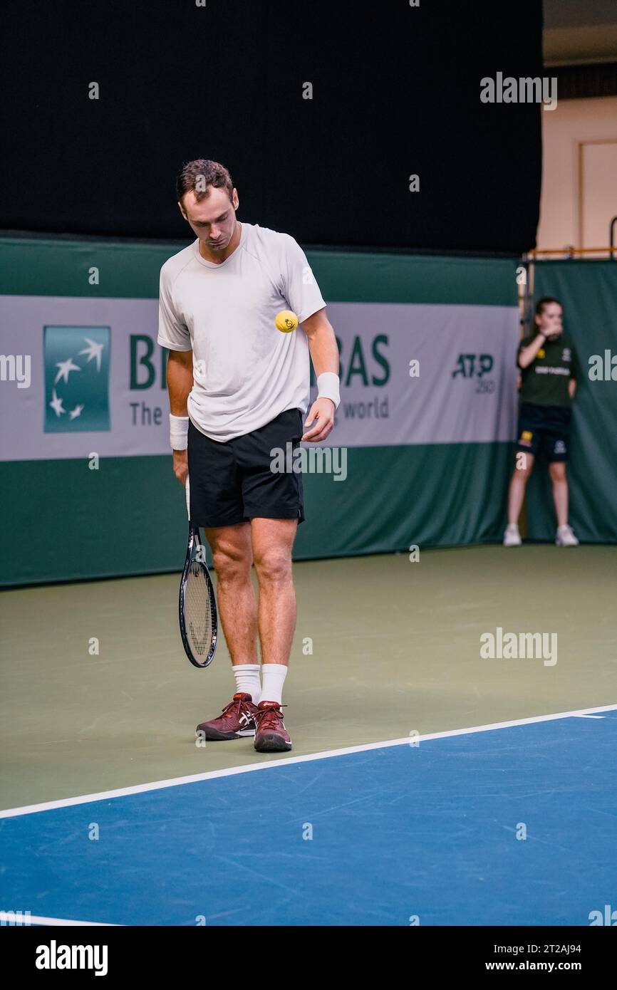 Stockholm, Kungliga tennishallen, Roman Safiullin against Thiago ...