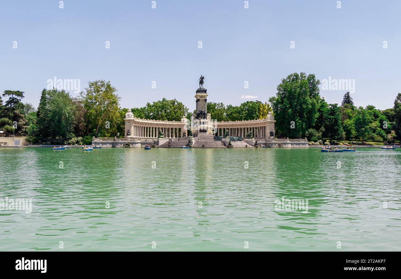 A view with the lake in the Retiro Park in Madrid City Stock Photo - Alamy