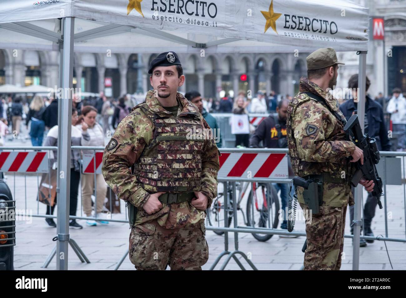 Milan, Italy. 18th Oct, 2023. MILAN - Piazza Duomo. Strengthening ...