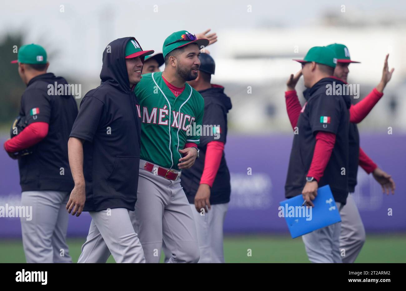 Mexico's baseball players celebrate their victory over Chile at the Pan ...