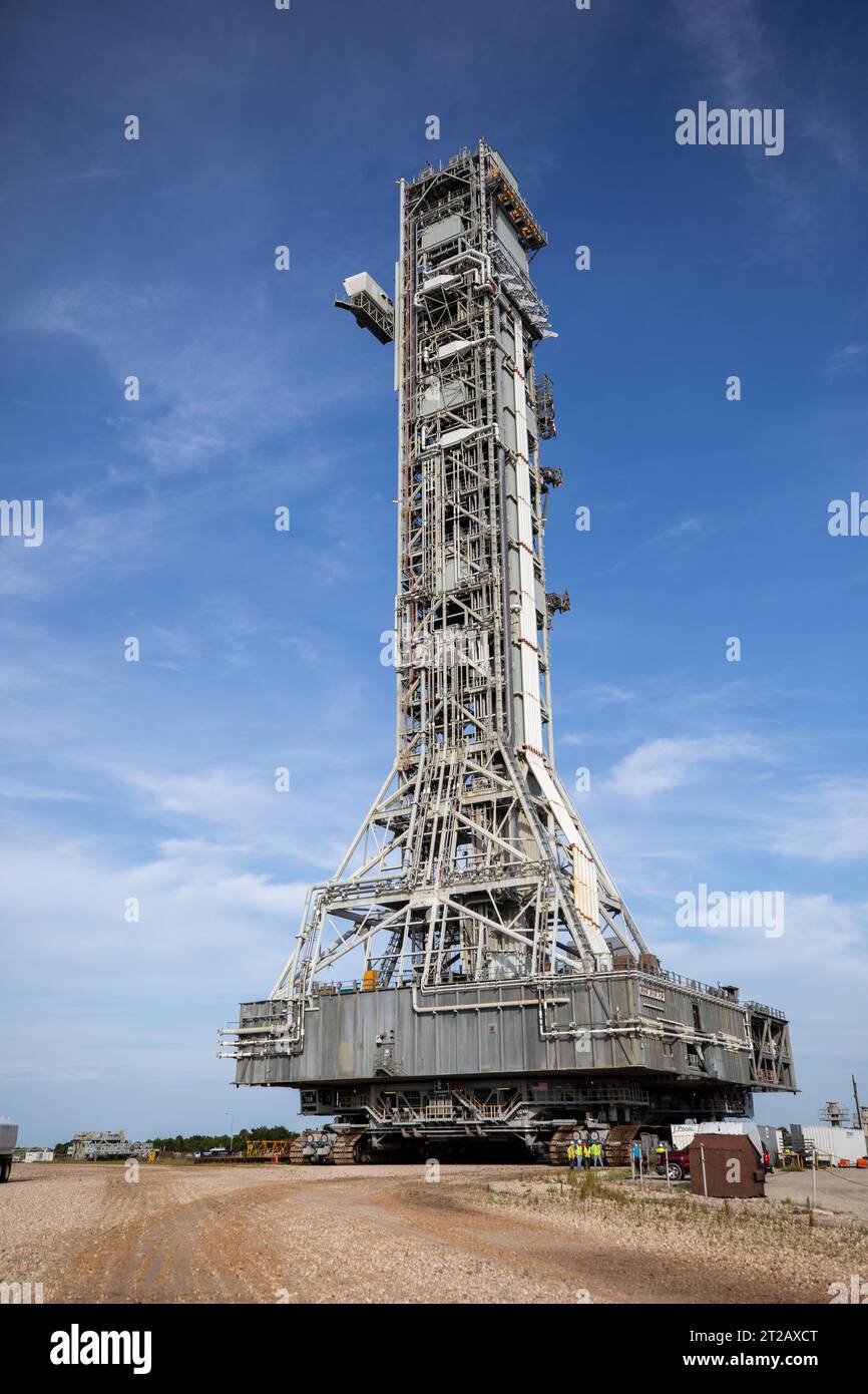Mobile Launcher 1, transported by Crawler-Transporter 2, moved to ...