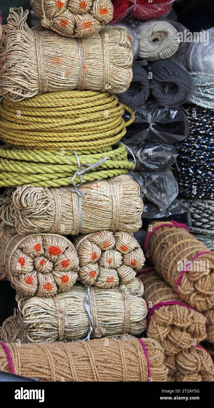 Bind trading hi-res stock photography and images - Alamy