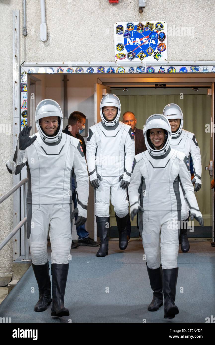Astronaut prepare space walk hi-res stock photography and images - Alamy