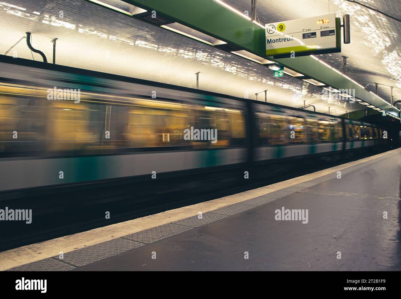 Paris metro station hi-res stock photography and images - Alamy