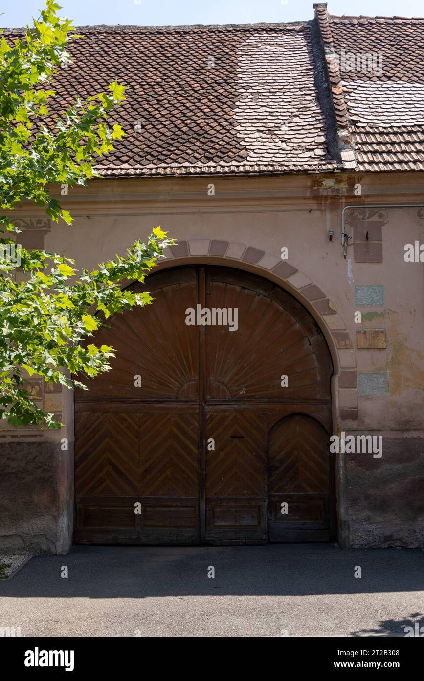 Red historic wooden gate hi-res stock photography and images - Alamy