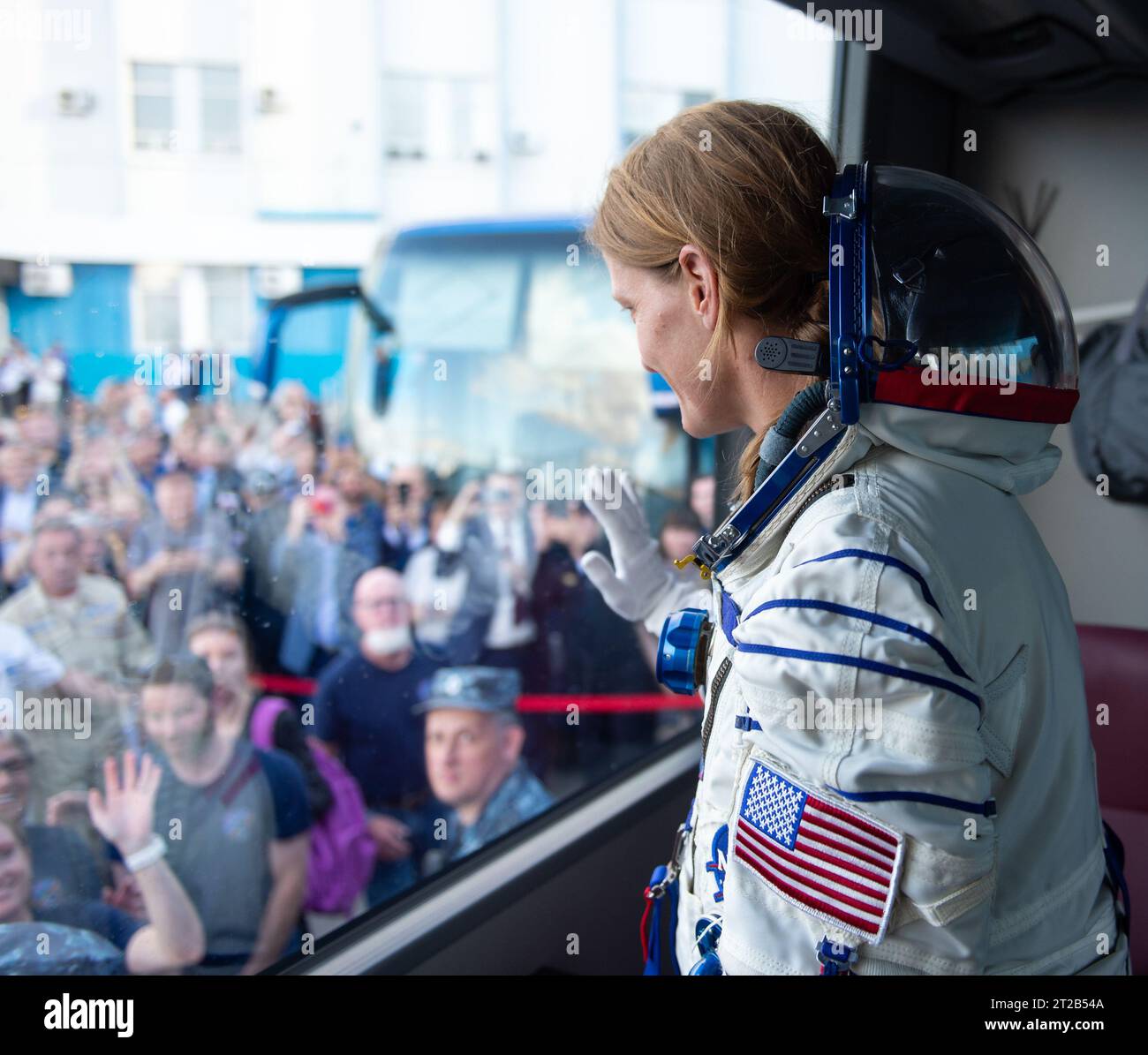 NASA astronaut Loral O'Hara and Roscosmos cosmonauts Oleg Kononenko and ...