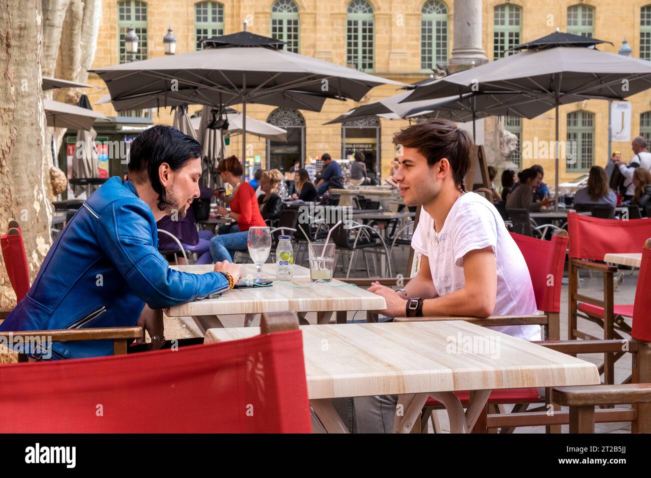 Cafe talking france hi-res stock photography and images - Alamy