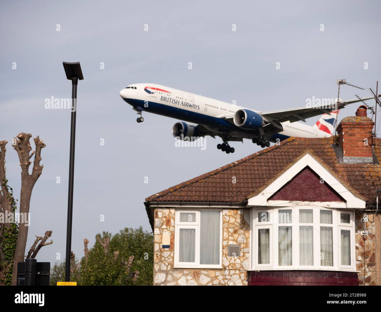London Heathrow Airport Hounslow, Boeing 777-336(ER), British Airways ...
