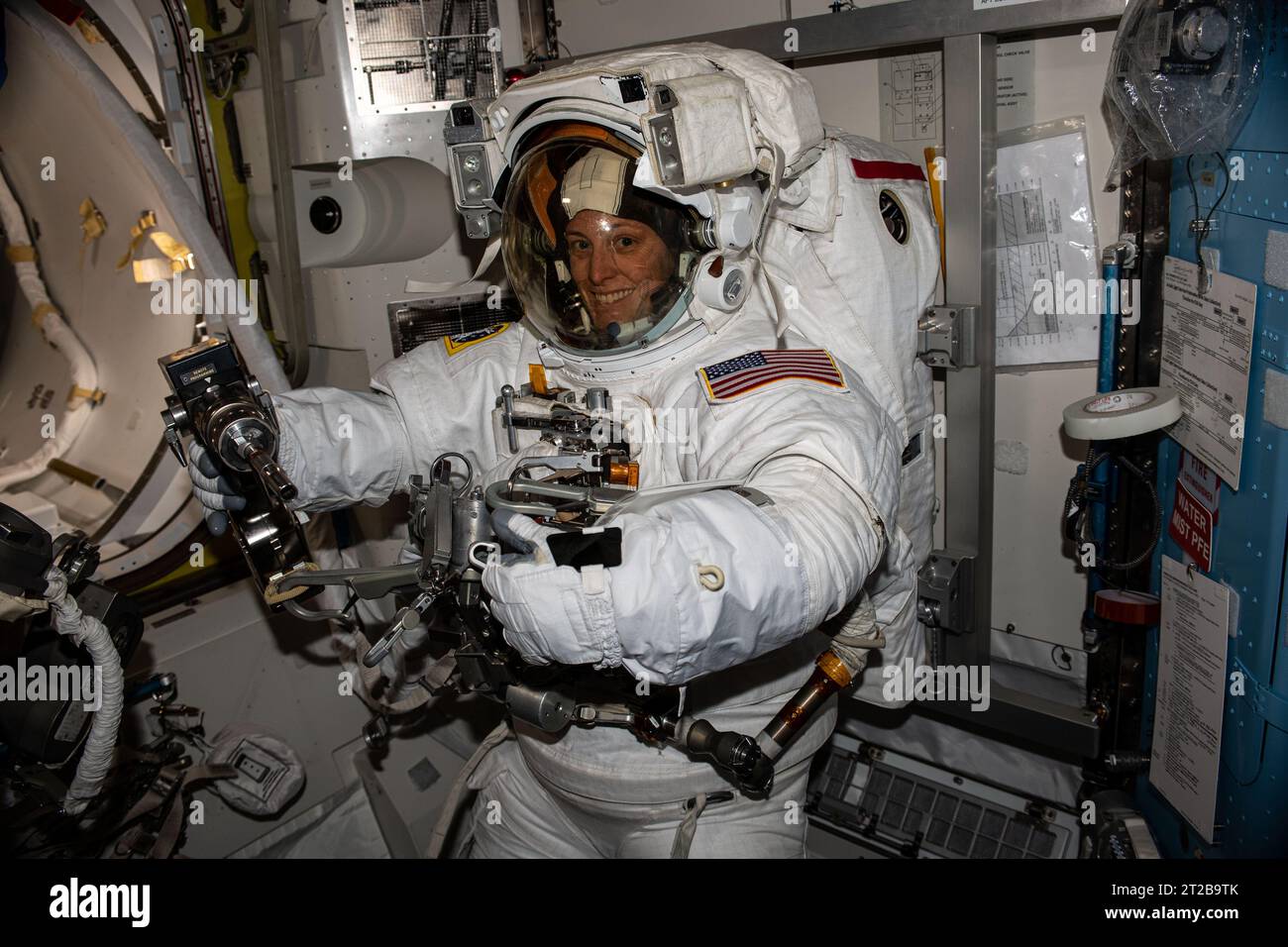 . iss070e002889 (Oct. 9, 2023) --- NASA astronaut and Expedition 70 ...