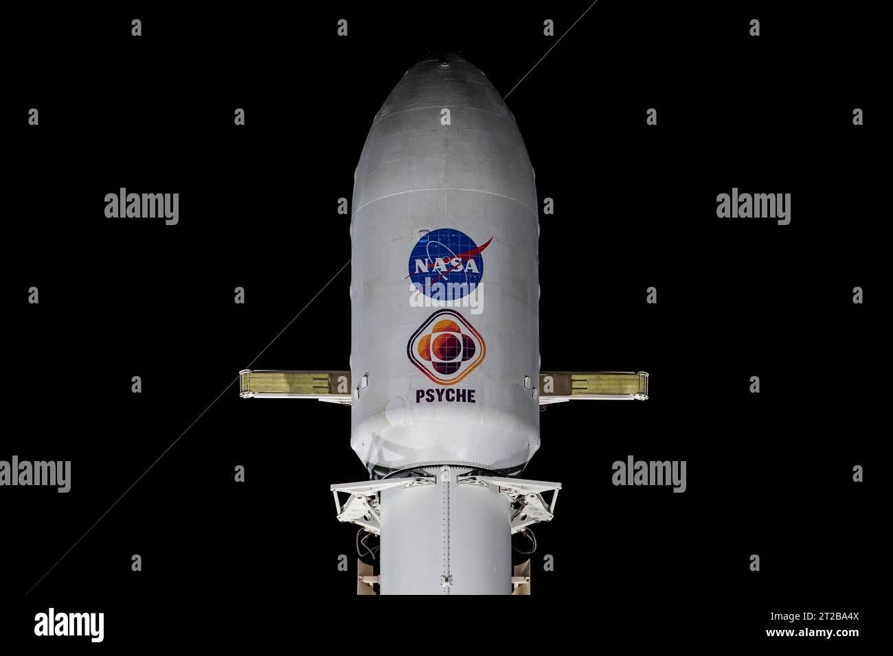 Falcon 9 heavy hi-res stock photography and images - Alamy