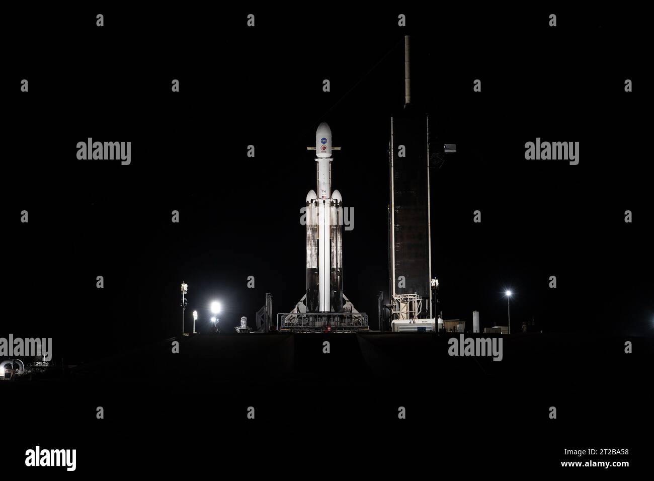 Falcon 9 heavy hi-res stock photography and images - Alamy