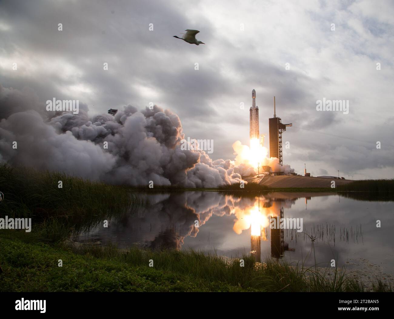 Psyche Launch. A SpaceX Falcon Heavy rocket with the Psyche spacecraft ...