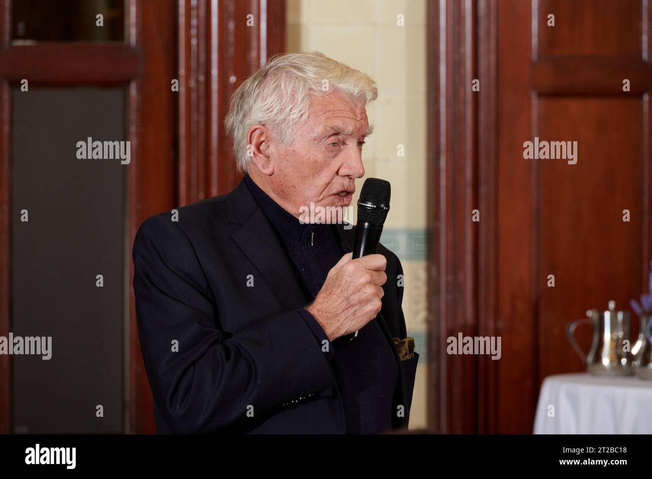 Don mccullin documentary photographer photo hi-res stock photography ...