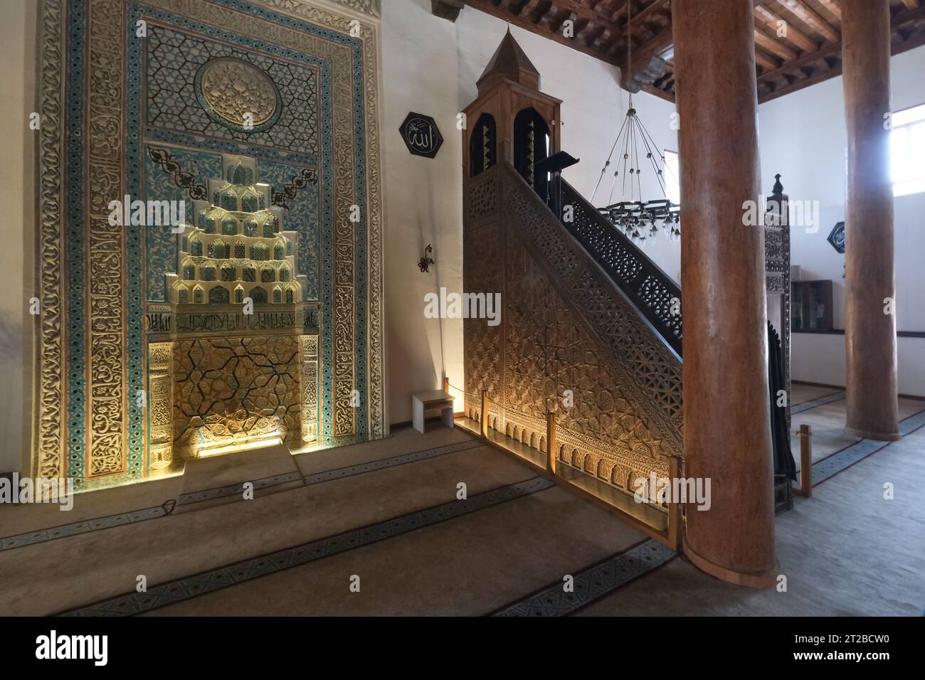 Blue mosque interior mihrab hi-res stock photography and images - Alamy