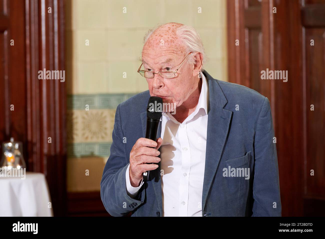 Timothy west and prunella scales hi-res stock photography and images ...