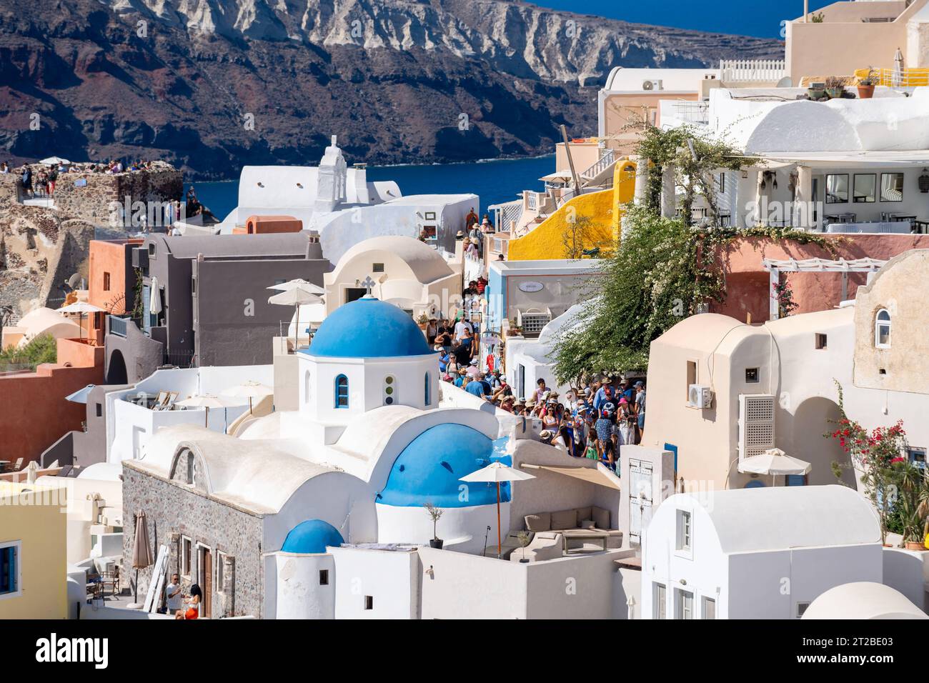 Oia, Santorini, Greece. 20th Sep, 2023. Crowds, tourists and visitors ...