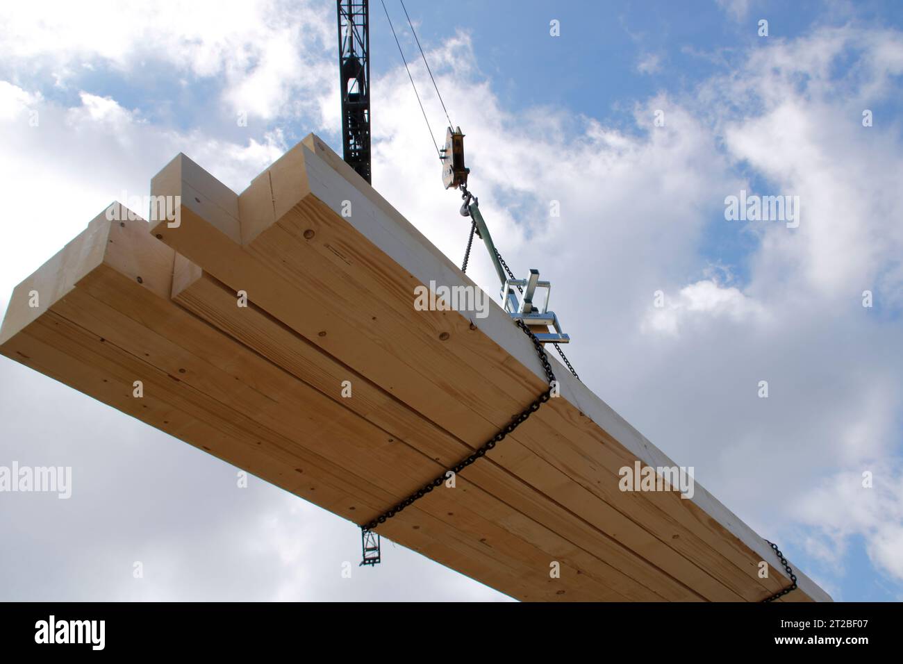 Lifting beams hi-res stock photography and images - Alamy