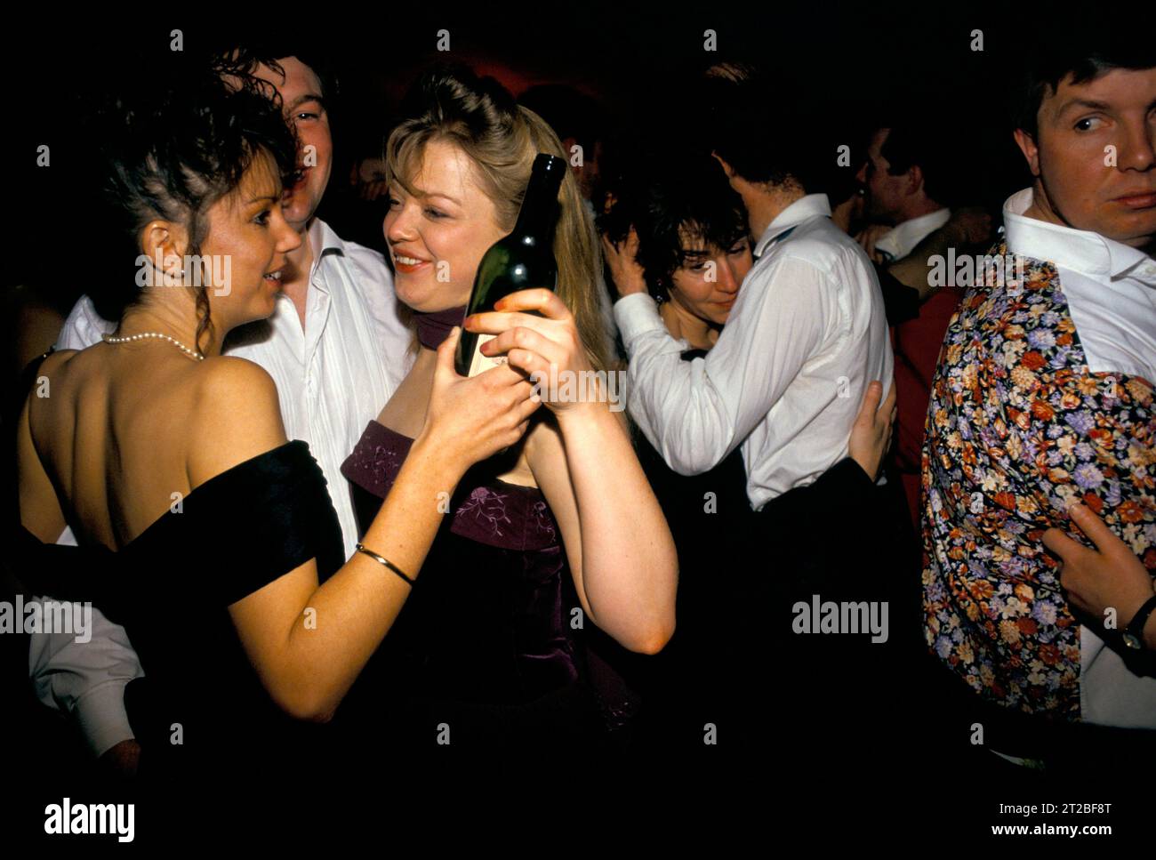 1980s women dancing hi-res stock photography and images - Alamy