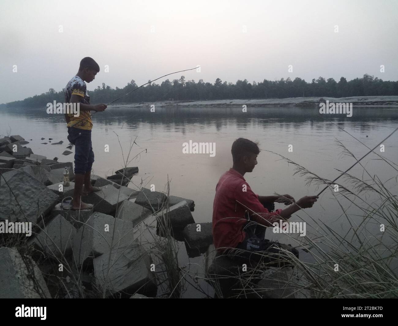 Naogaon, Bangladesh. 18th Oct, 2023. People catch fish in their leisure ...