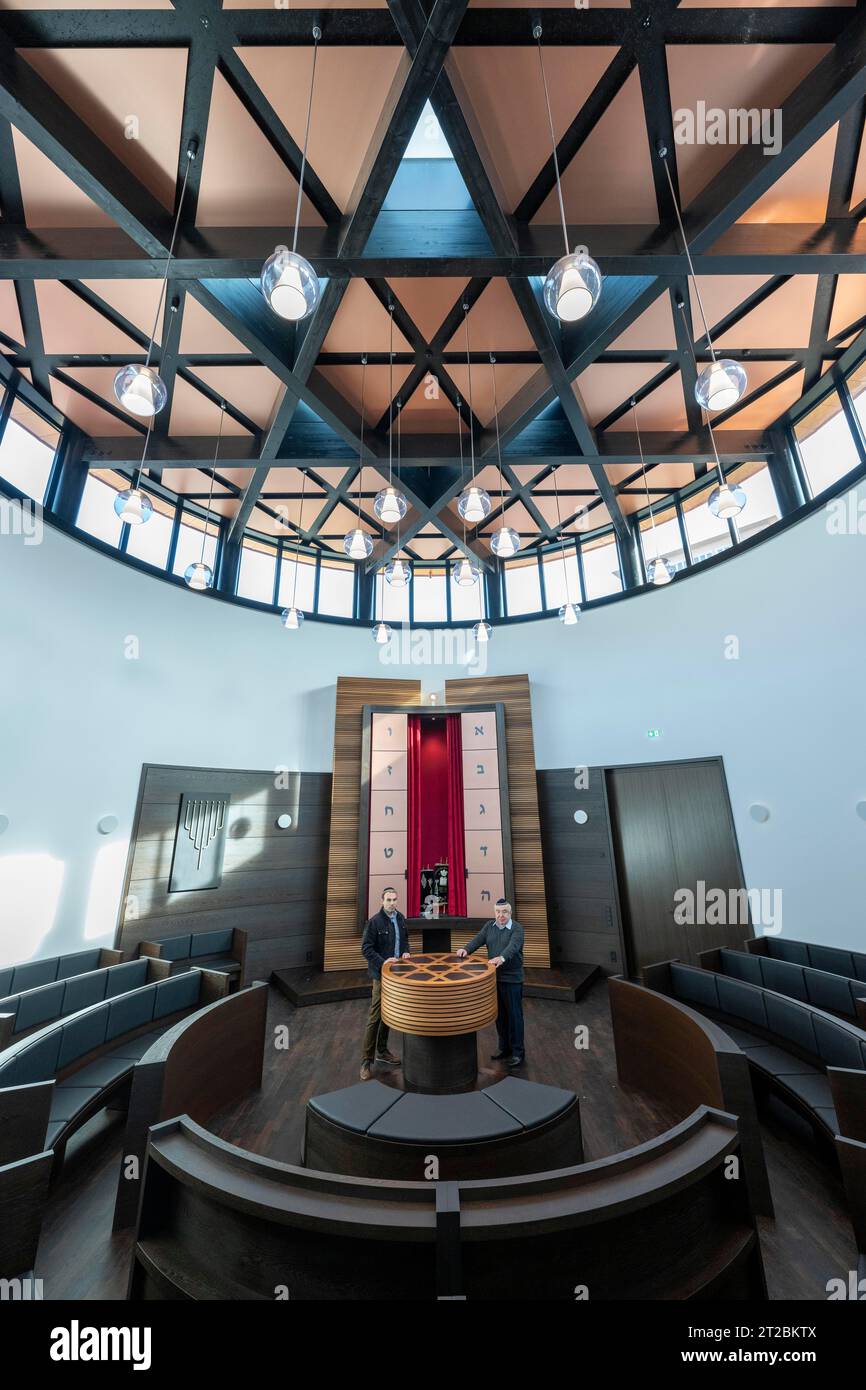 PRODUCTION - 18 October 2023, Saxony-Anhalt, Dessau-Roßlau: Alexander ...