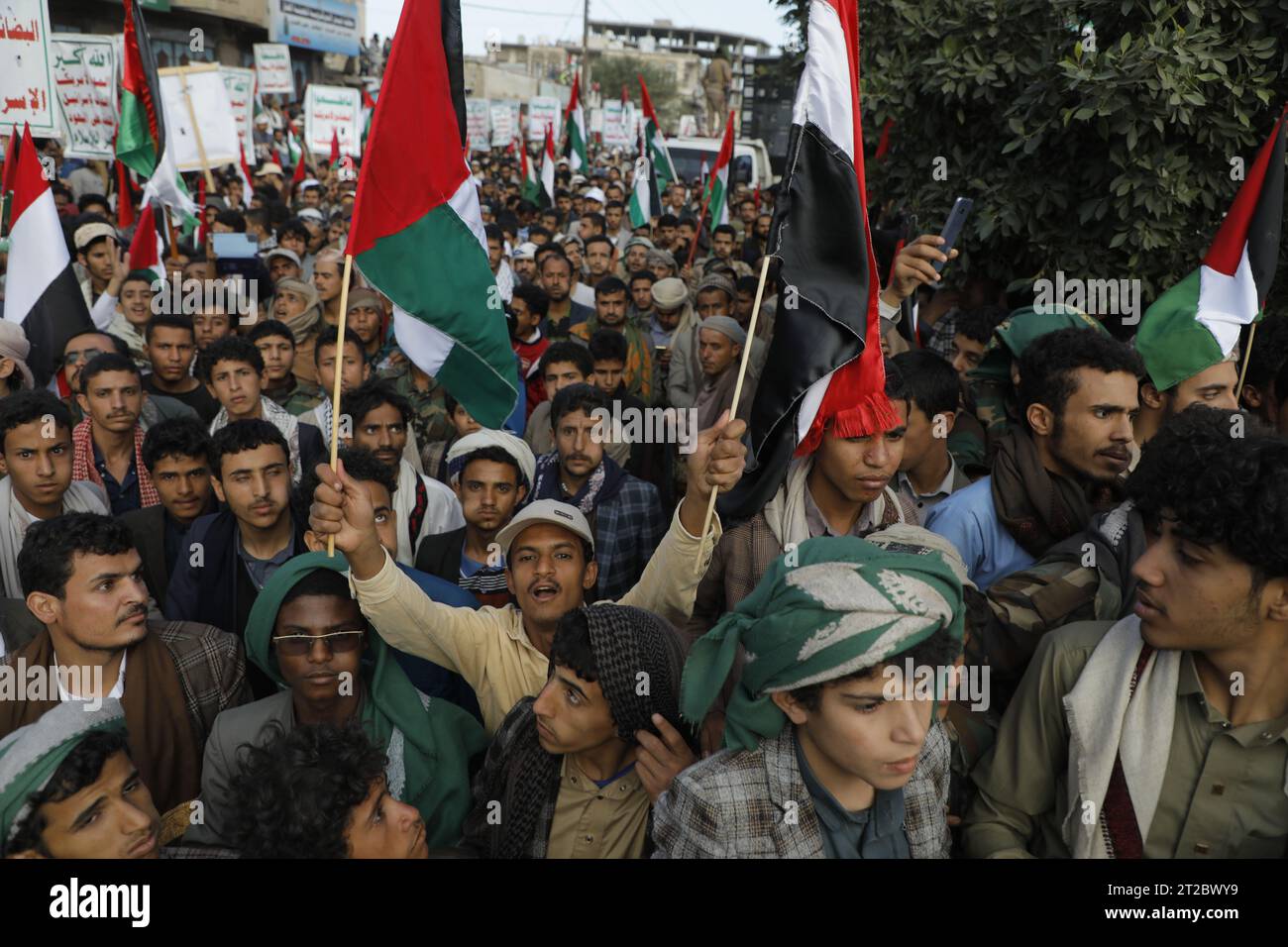 Sanaa, Yemen. 18th Oct, 2023. Houthi supporters gather during a rally ...
