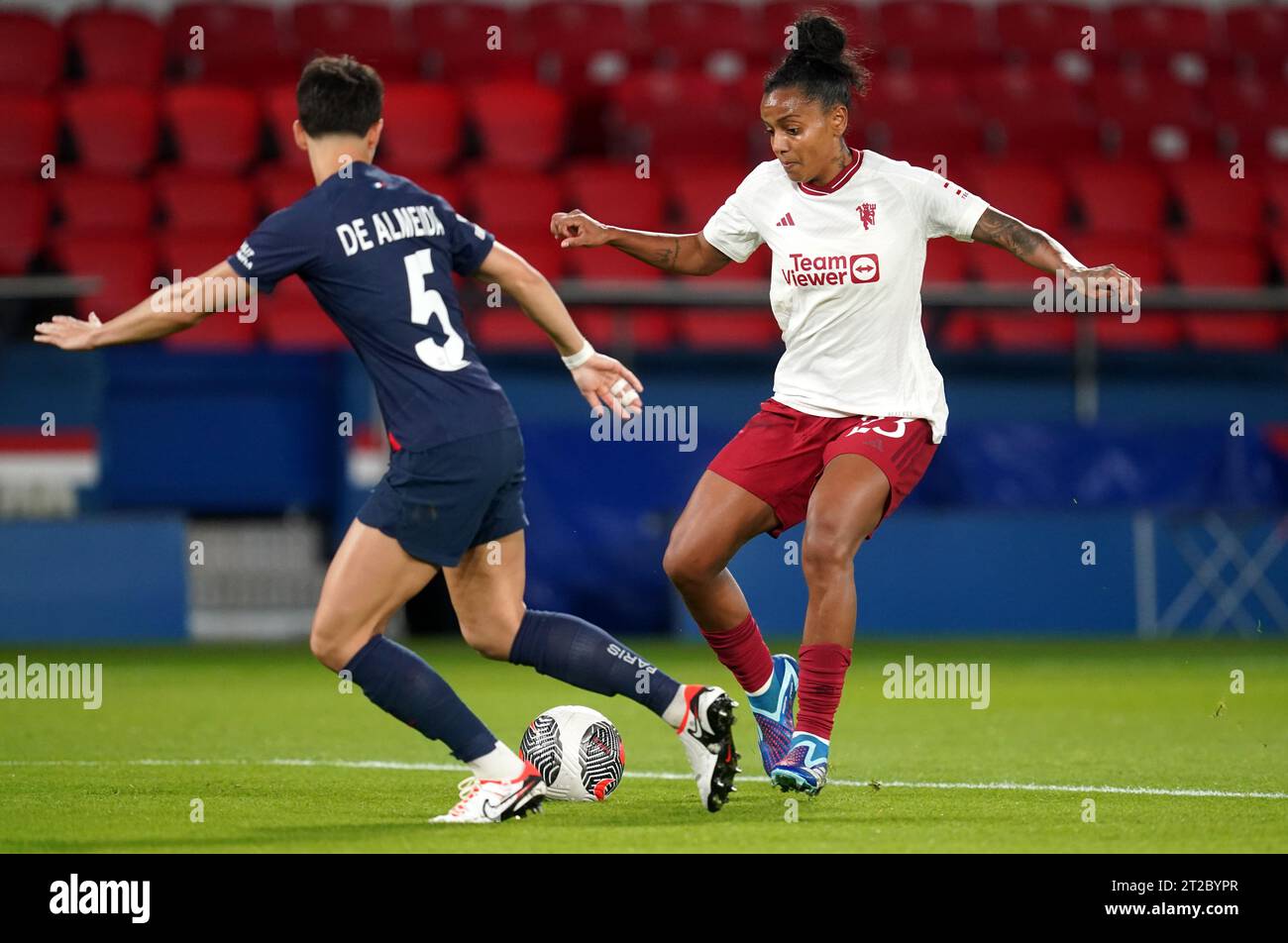 Paris Saint-Germain's Elisa de Almeida (left) and Manchester United's ...