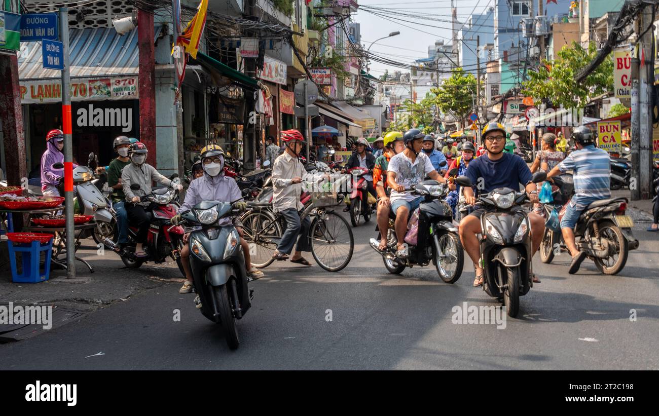Vietnamese scooters hi-res stock photography and images - Alamy