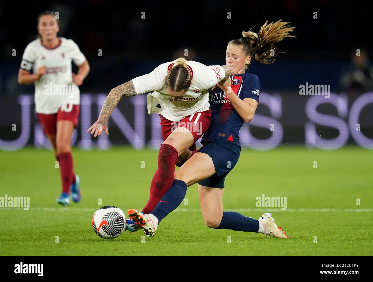 Manchester United's Leah Galton (left) and Paris Saint-Germain's Jade ...