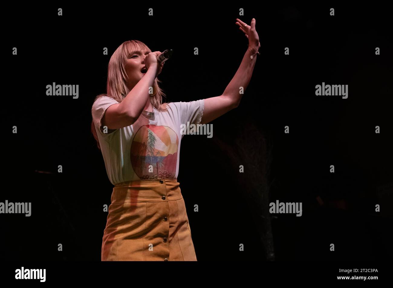 Photographs of Gretta Ray performing at o2 Academy Glasgow on the 17th ...
