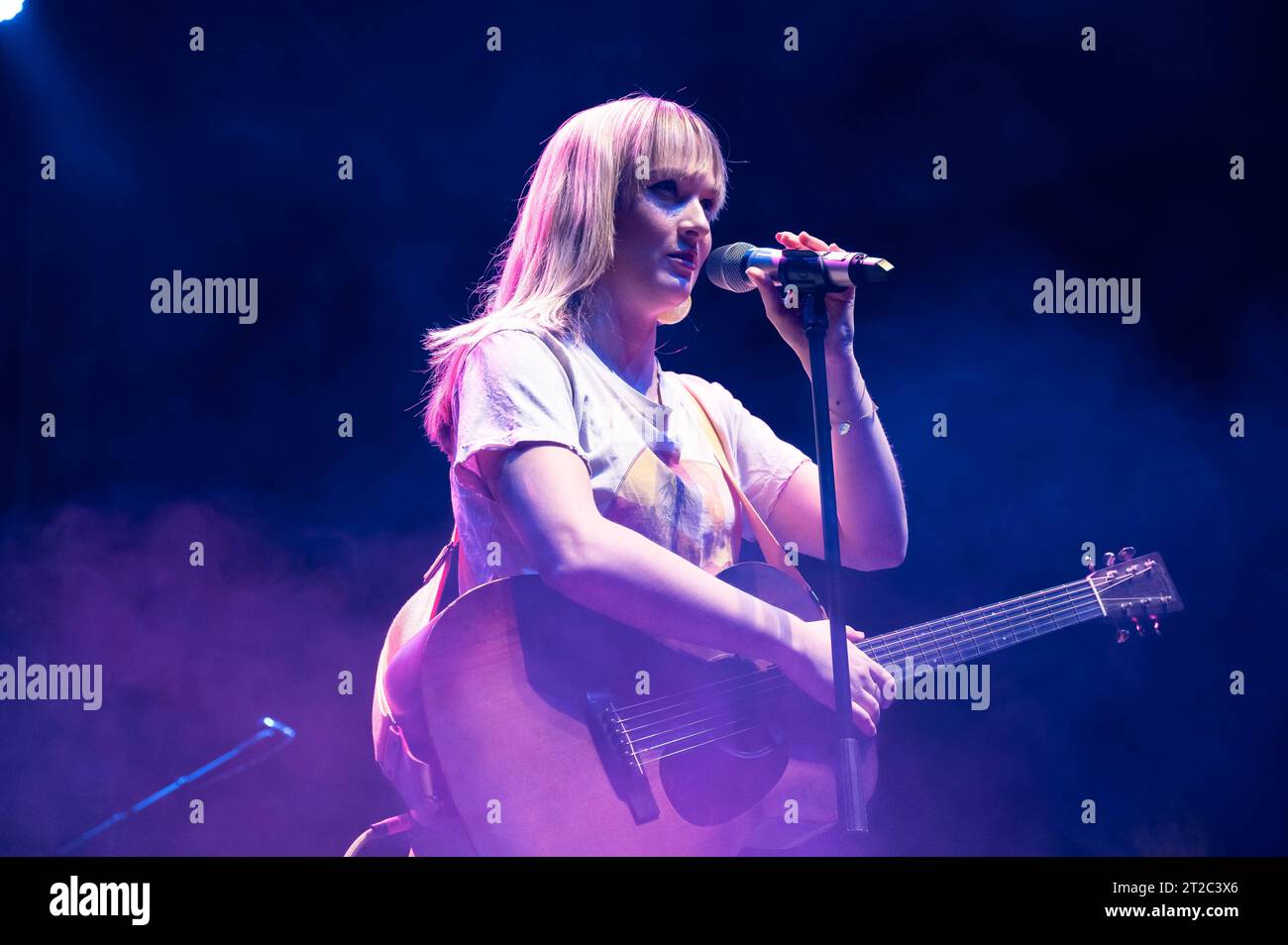 Photographs of Gretta Ray performing at o2 Academy Glasgow on the 17th ...