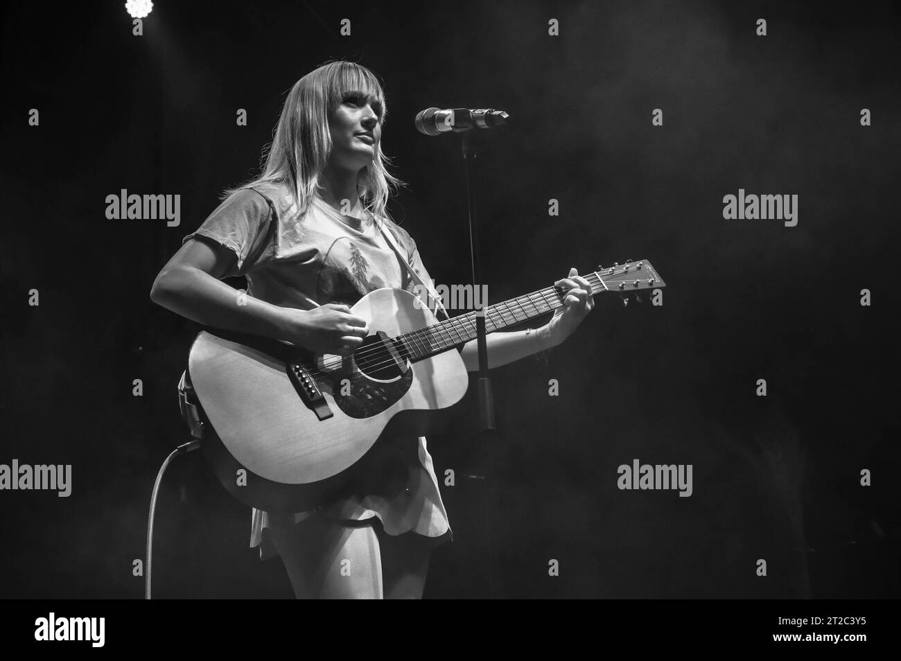 Photographs of Gretta Ray performing at o2 Academy Glasgow on the 17th ...