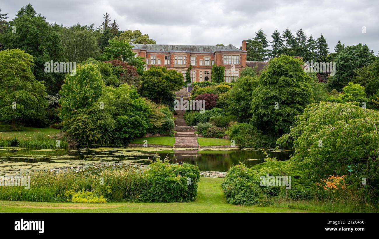 Wildlife pond garden meadow hi-res stock photography and images - Alamy