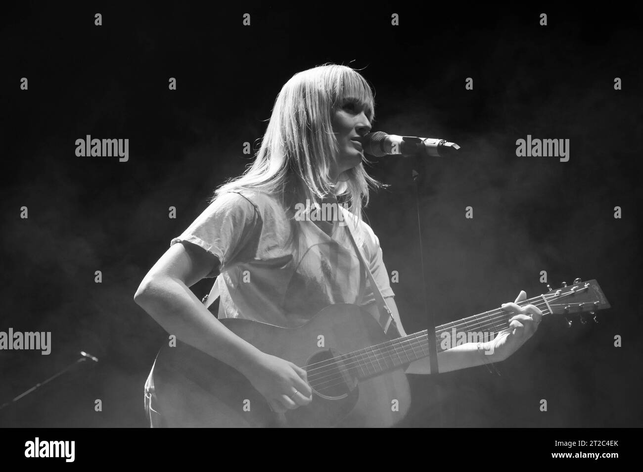 Photographs of Gretta Ray performing at o2 Academy Glasgow on the 17th ...