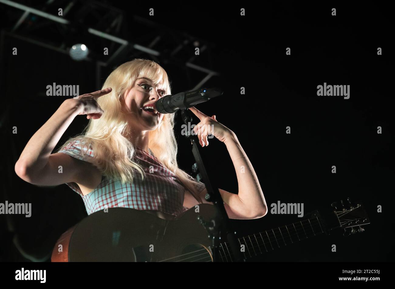 Photographs of Maisie Peters performing at o2 Academy Glasgow on the ...