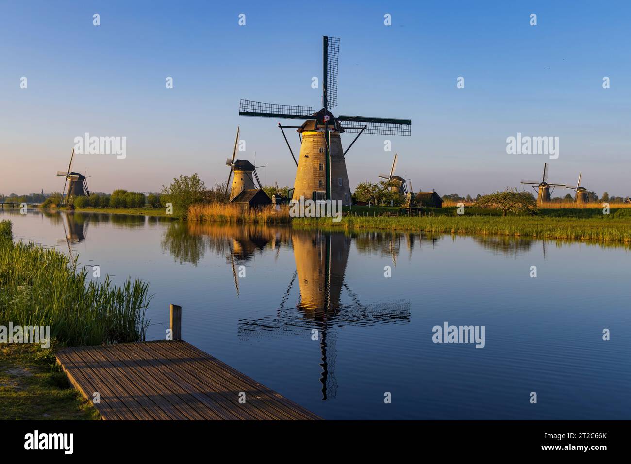 Traditional Dutch windmills in Kinderdijk - Unesco site, The ...