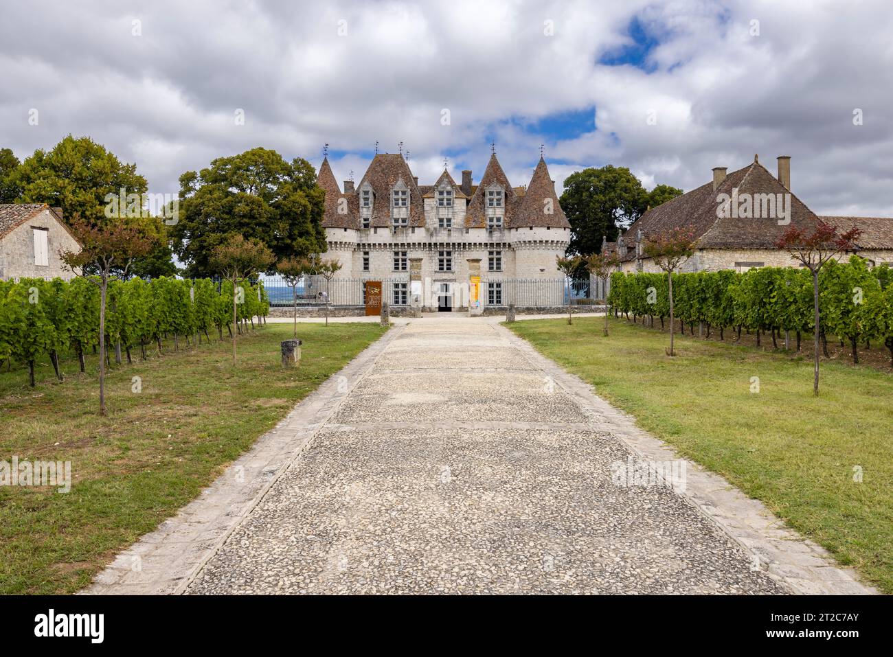 Monbazillac castle (Chateau de Monbazillac) near Bergerac, Dordogne ...
