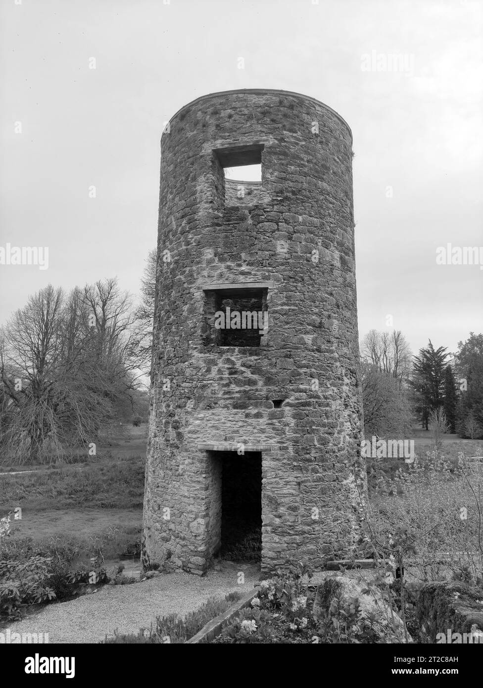 Ancient irish architecture Black and White Stock Photos & Images - Alamy