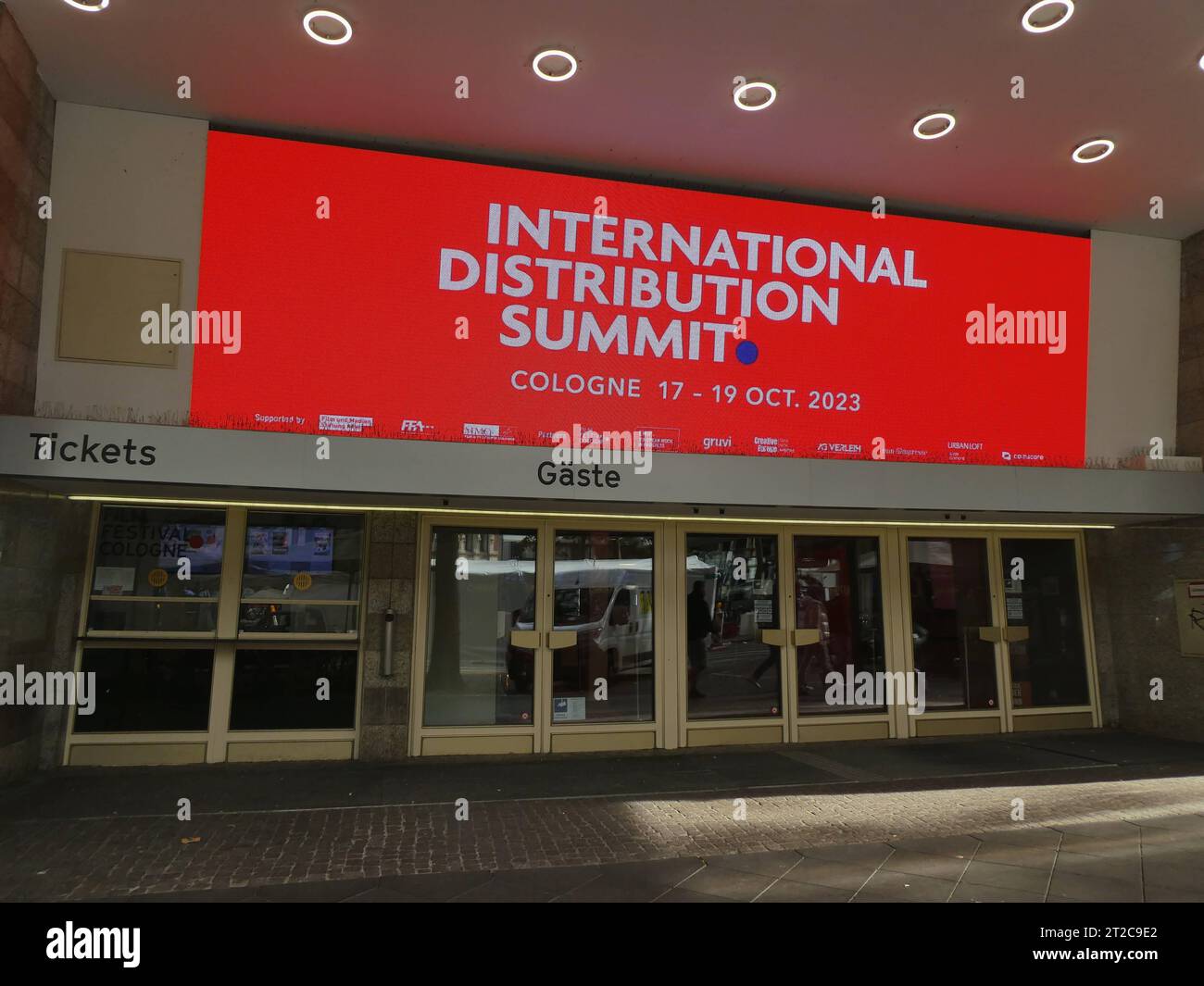 World class logo hi-res stock photography and images - Alamy