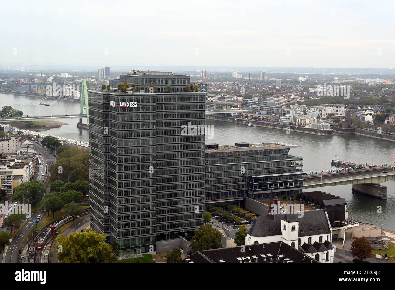 Logo, Schriftzug des Spezialchemie Konzern Lanxess am ...