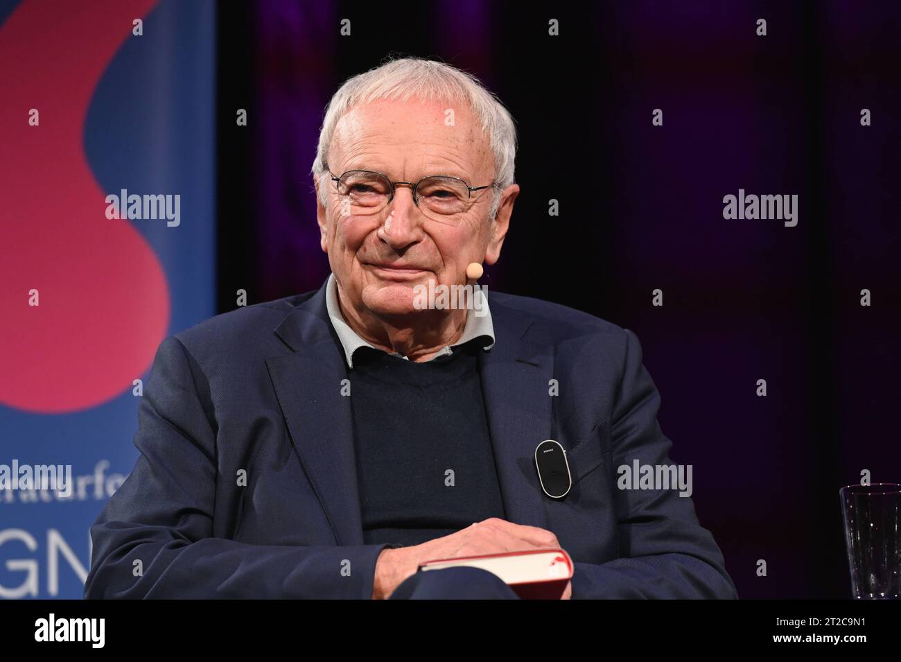 Der Autor und Schriftsteller Uwe Timm liest auf der Lit.Cologne spezial ...