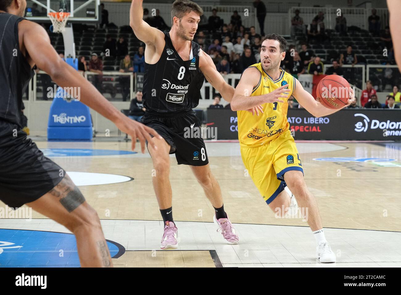 Baloncesto dolomiti hi-res stock photography and images - Alamy